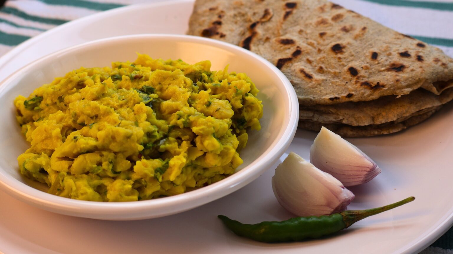 Pithla Bhakri: A Delicious Maharashtrian Staple